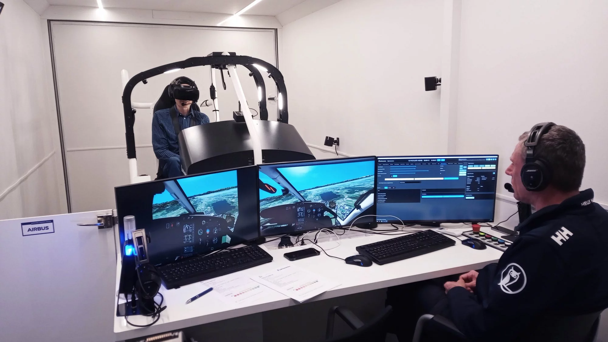 Flight Days 2023: enthusiastic simulator pilots and air show at its ...